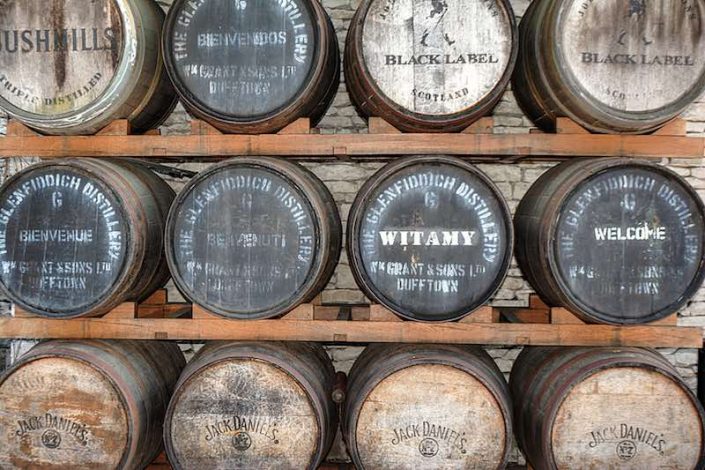 How Different Casks Influence the Taste of Whisky - WhiskyGeeks